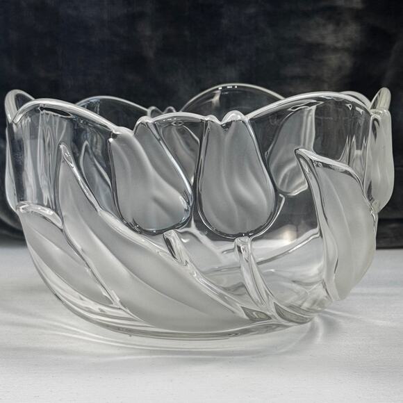 Mikasa | Accents | Vintage Mikasa Scalloped Tulip Bowl 75 Frosted Glass ...